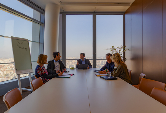 Bien choisir la disposition de la salle de réunion - Team Business Centers